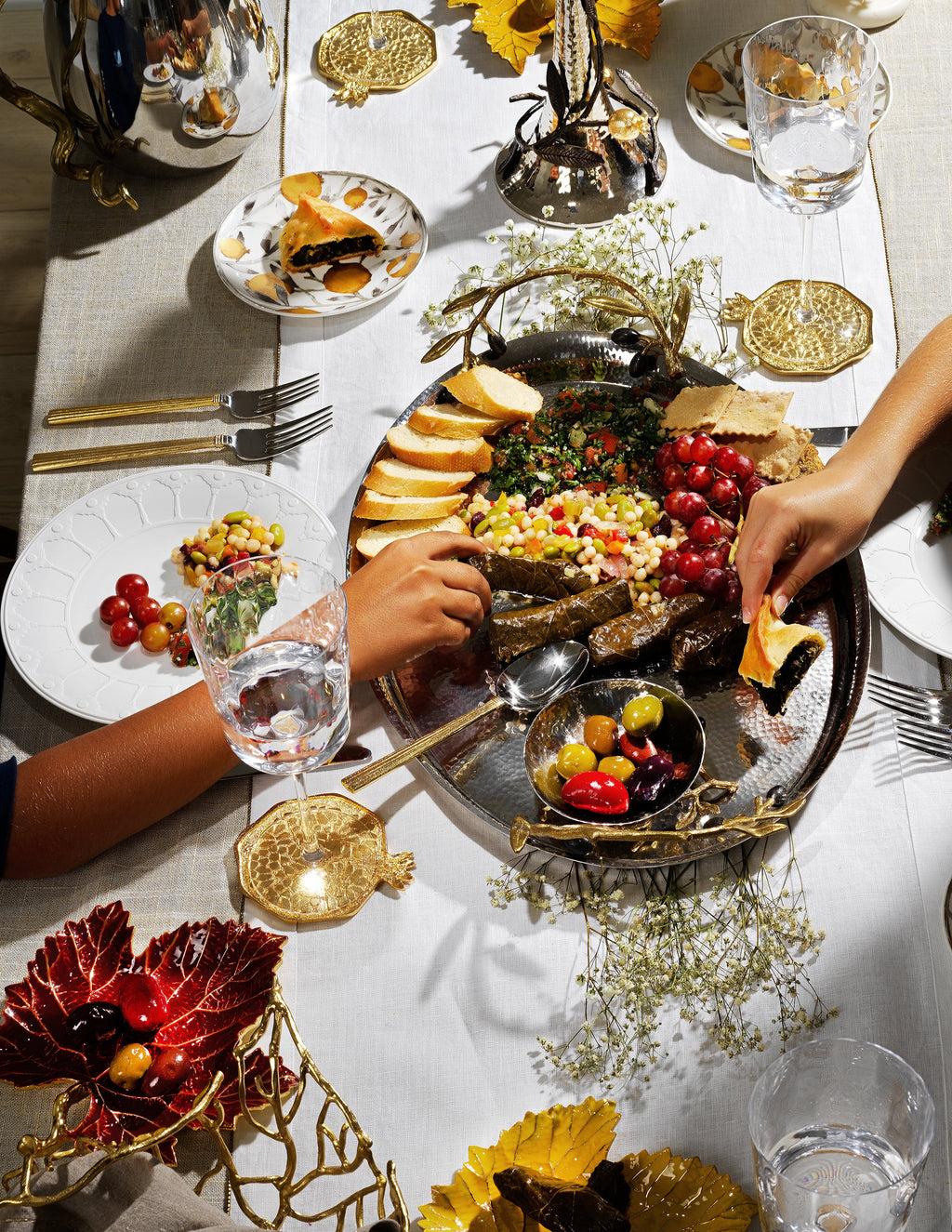 Fall Favorites: How To Create The Perfect Tabletop For A Family-Style ...